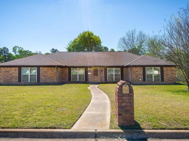 126 Briarmeadow Dr, Longview, TX 75604