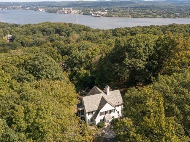 126 Buckberg Mountain Rd, Tomkins Cove, NY 10986