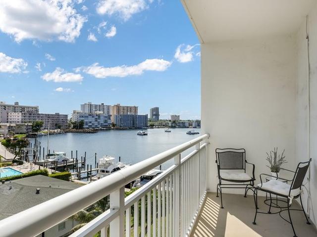 126 Golden Isles Dr Apt 52A, Hallandale Beach, FL 33009