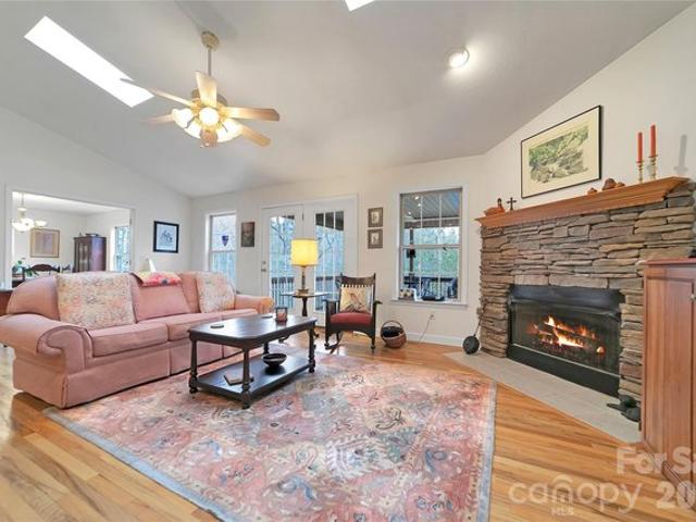 126 Gasga Ct, Brevard, NC 28712