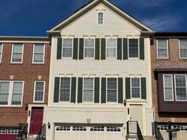 126 Great Laurel Sq SE, Leesburg, VA 20175