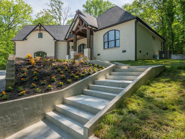 126 Dogwood Ct