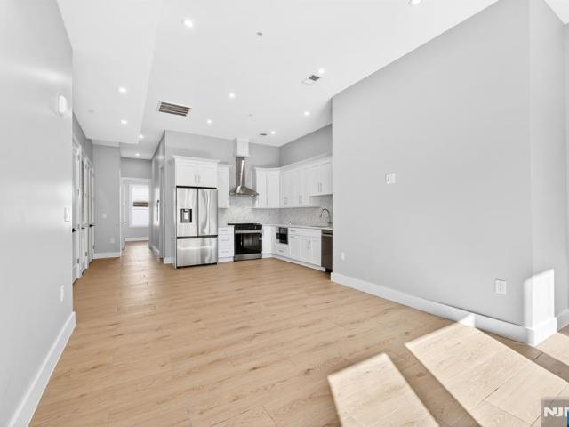 126 De Kalb Avenue # A