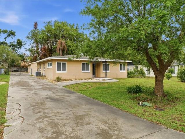 126 E Magnolia Ave, Howey In The Hills, FL 34737