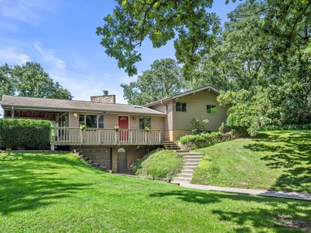 126 E Oak Crest Dr, Wales, WI 53183