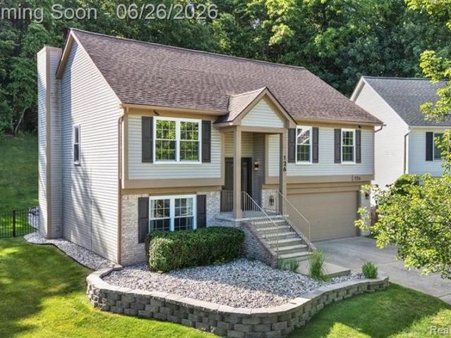 126 Eagle Ridge Rd, Orion, MI 48360