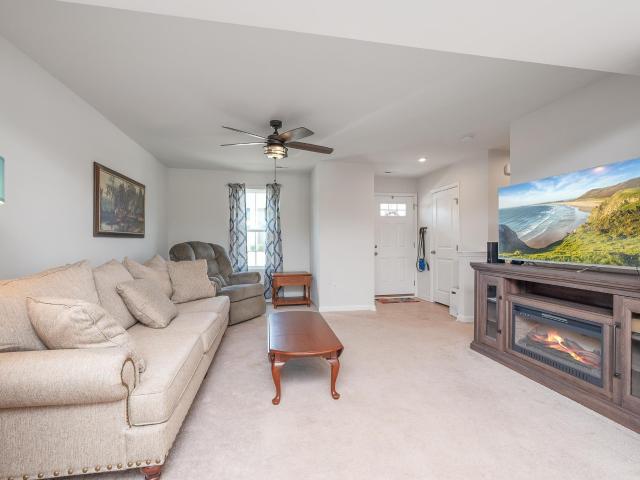 126 Fernside Court