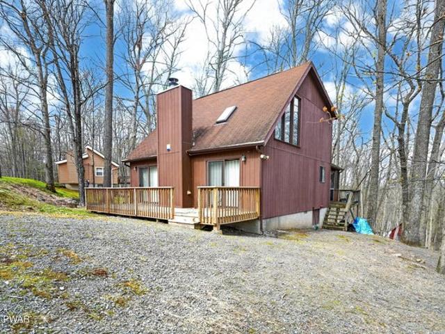 126 Laurel Cir, Hawley, PA 18428