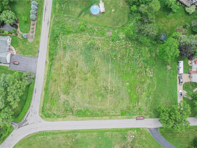 126 Laurel Dr