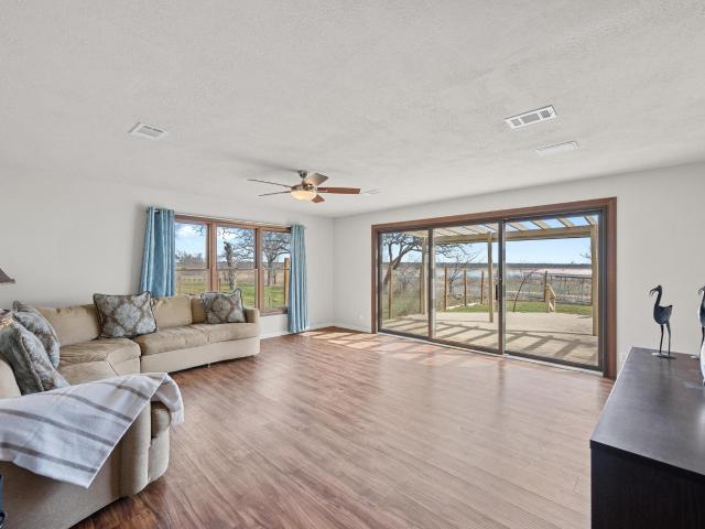 126 Lakeview Dr