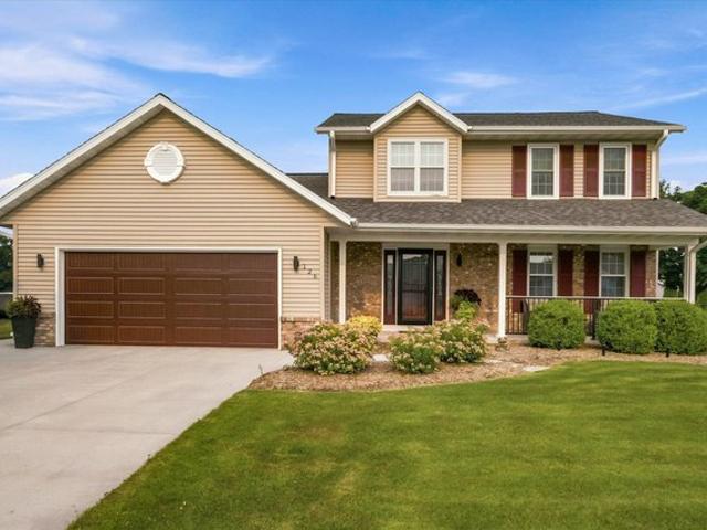 126 Menominee Dr, Sheboygan Falls, WI 53085