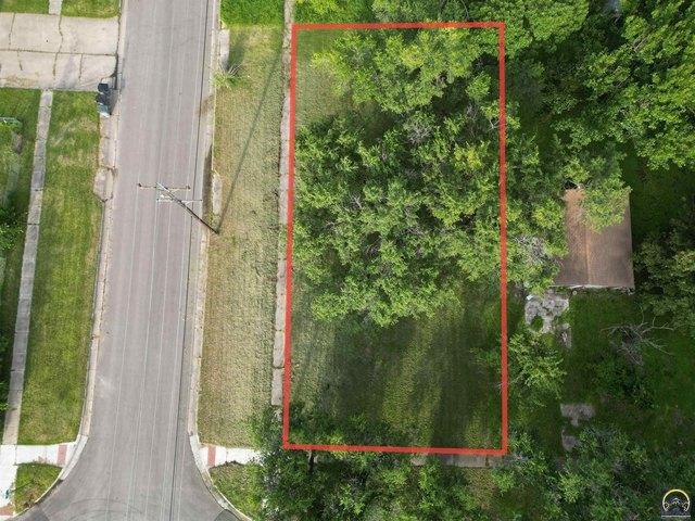 126 S Sylvan St, Emporia, KS 66801