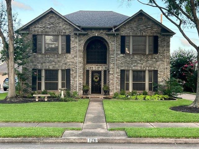 126 Shadow Wood Dr, Sugar Land, TX 77498