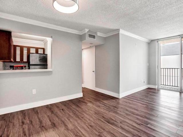 126 SW 17th Rd #601 Miami, FL 33129