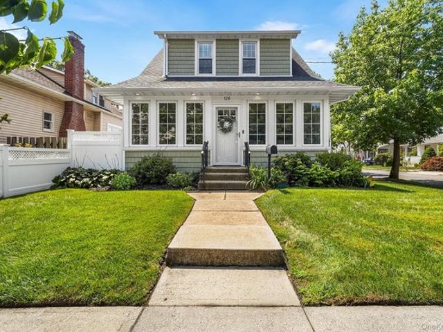 126 Rutland Ave, Rockville Centre, NY 11570