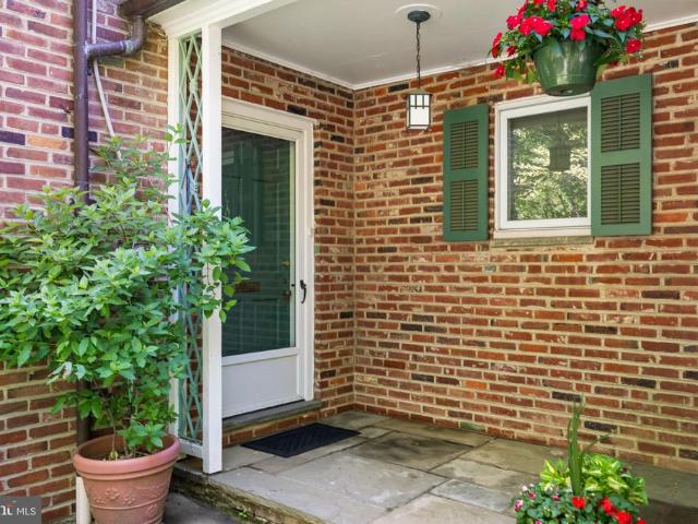 126 W Gravers Lane