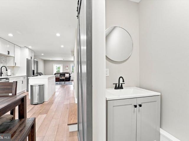 126 W Hector Street
