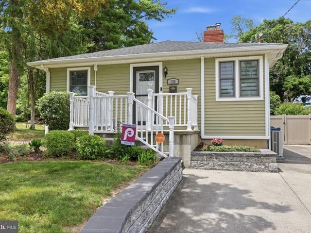 126 W Maple Ave, Morrisville, PA 19067