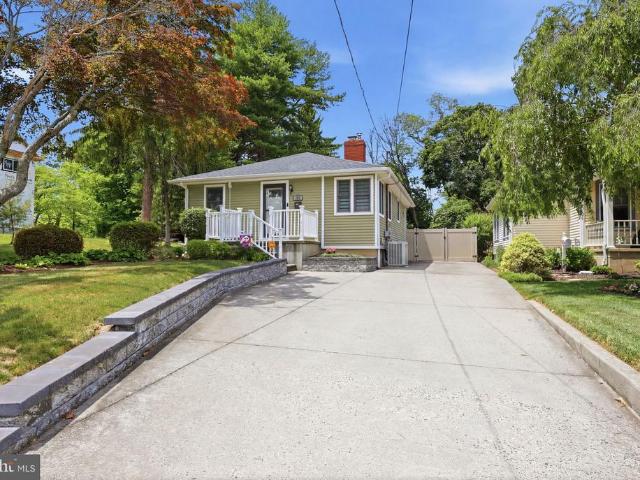 126 W Maple Avenue