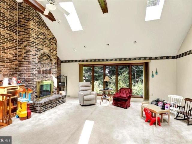 126 W Neversink Road