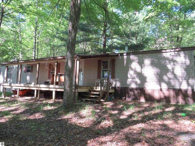 126 W Ridge Cir, Leroy, MI 49655