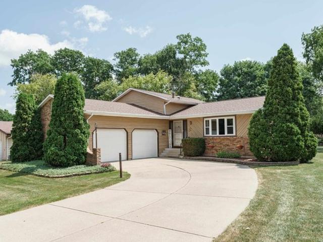 126 Waveland Rd, Janesville, WI 53548