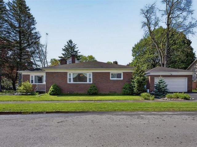 126 Wildmere Rd, Rochester, NY 14617