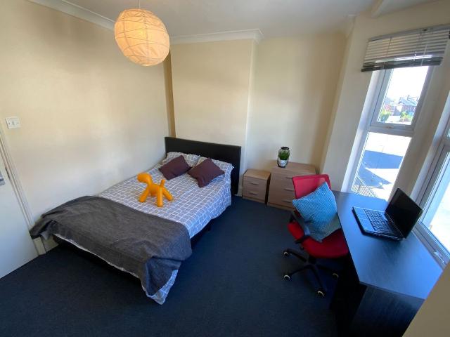 126 Totteridge Road, High Wycombe HP13, Semi detached house to rent, £600 pcm | PrimeLocation