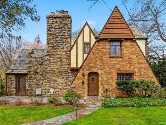 126 Taymil Rd, New Rochelle, NY 10804