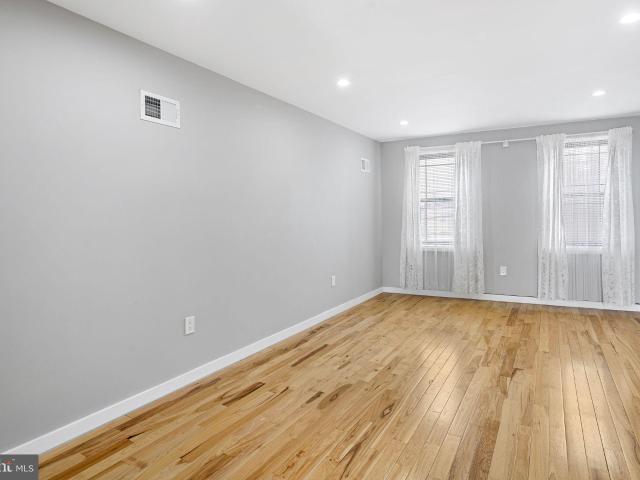 126 Tasker St, Philadelphia, PA 19148 | MLS #PAPH2595