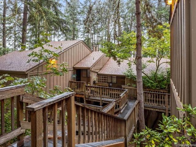 126 Treehill Loop, Eugene, OR 97405