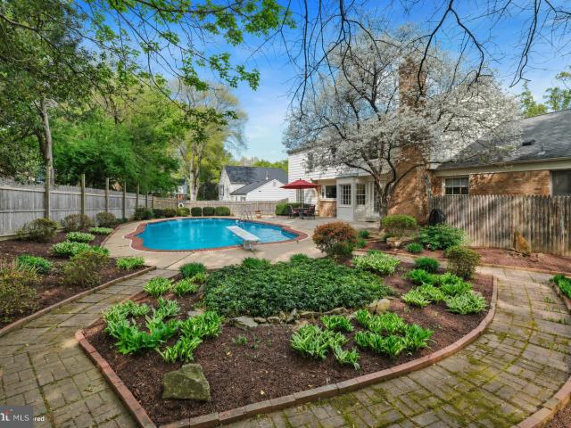 12740 Lincolnshire Dr, Potomac, MD 20854 | MLS #MDMC2228