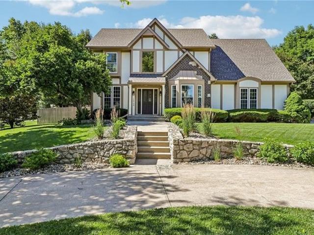 12748 Cody St, Overland Park, KS 66213