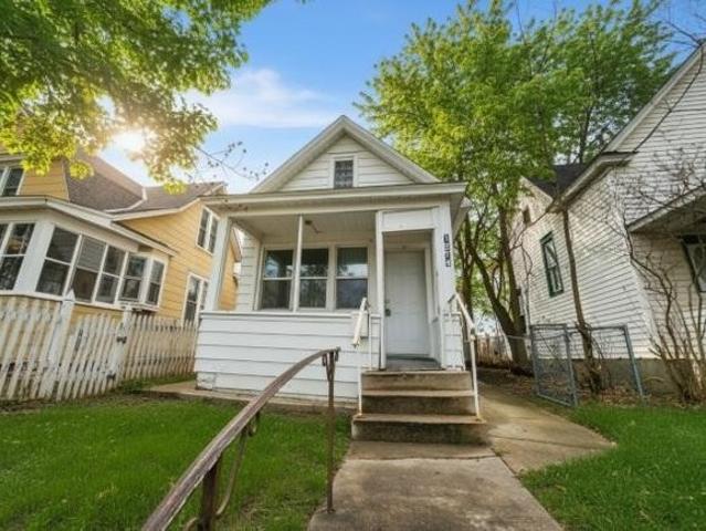 1274 Edgerton St, Saint Paul, MN 55130
