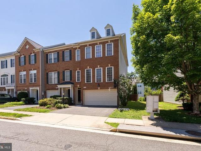 12753 Heron Ridge Dr, Fairfax, VA 22030