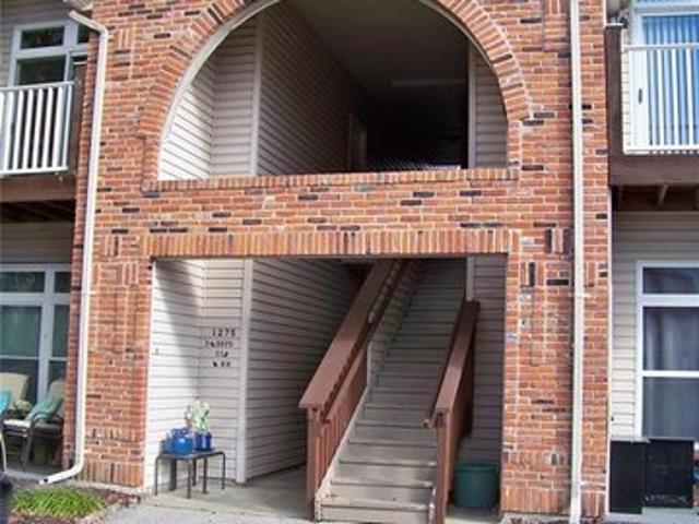 1275 Gardens Circle Dr Apt E, Mehlville, MO 63125