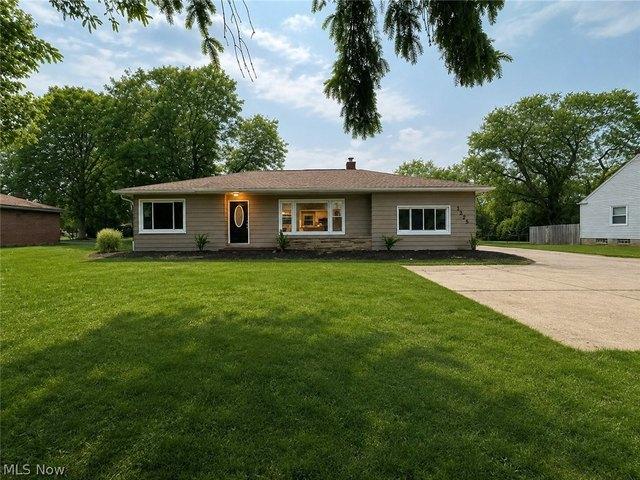 1275 Hillside Rd, Seven Hills, OH 44131