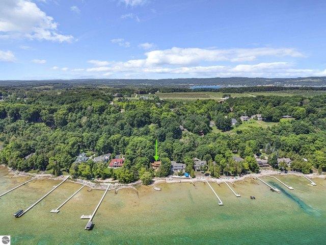1275 S Nanagosa Trl, Suttons Bay, MI 49682