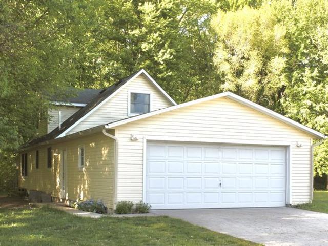 12768 Valley Dr, Wayland, MI 49348