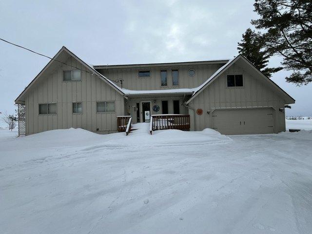 12769 W Beach Rd, Naubinway, MI 49762