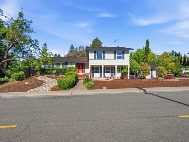 1276 Larch Ave, Moraga, CA 94556