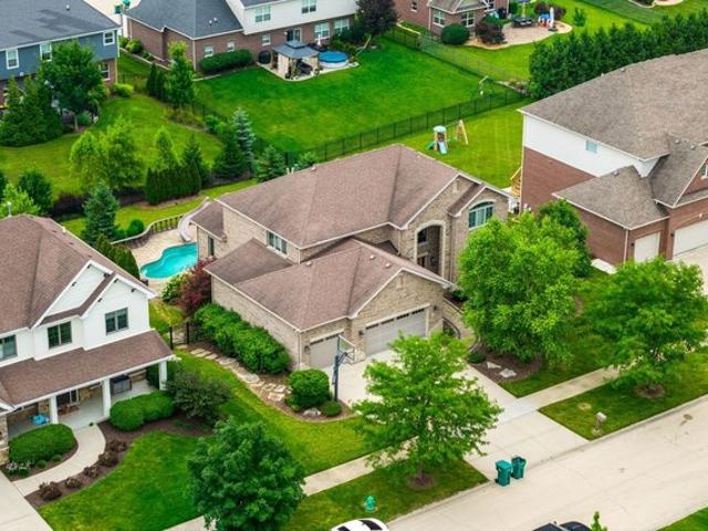 12775 Tullamore Ln, Lemont, IL 60439