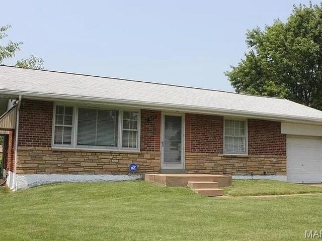 1277 Admiral Dr, Saint Louis, MO 63137