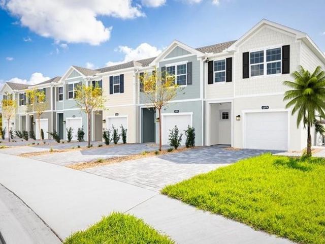 1277 Pineywood Field Dr, Davenport, FL 33837