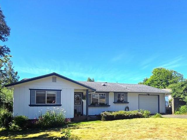 1277 W 14th St, Coquille, OR 97423