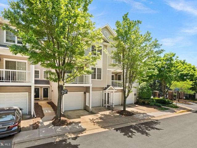 12785 Fair Briar Ln, Fairfax, VA 22033