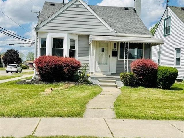 12796 Pullman St, Southgate, MI 48195