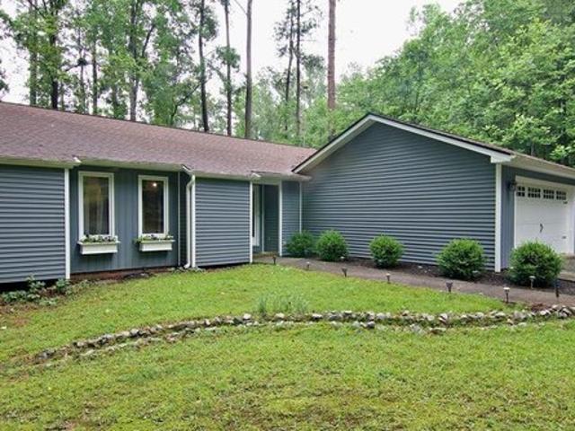 1279 Coneross Point Dr, Seneca, SC 29678