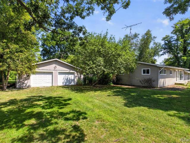 1279 E Burnside Road