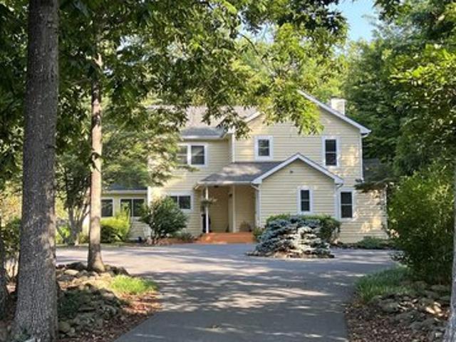 1279 Stoney Crk W, Nellysford, VA 22958